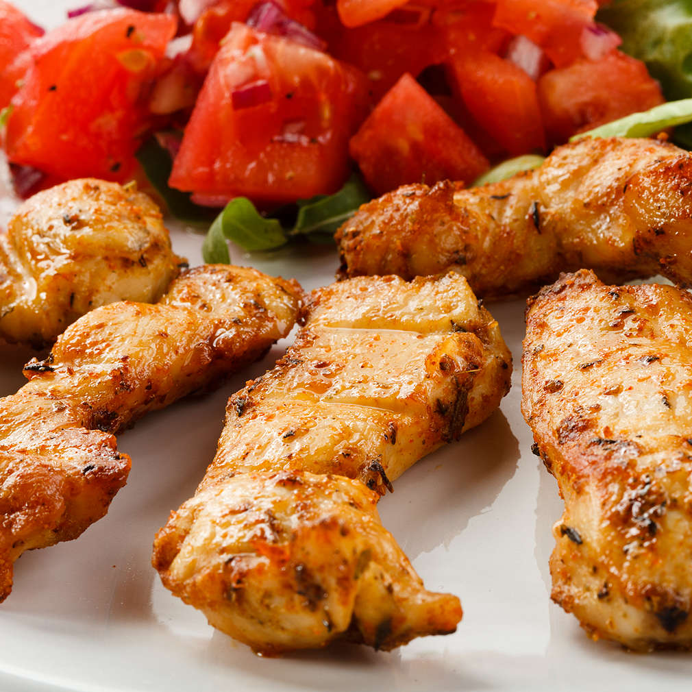 Pui prăjit cu salată de roșii și rucola: Vezi rețeta | Kaufland