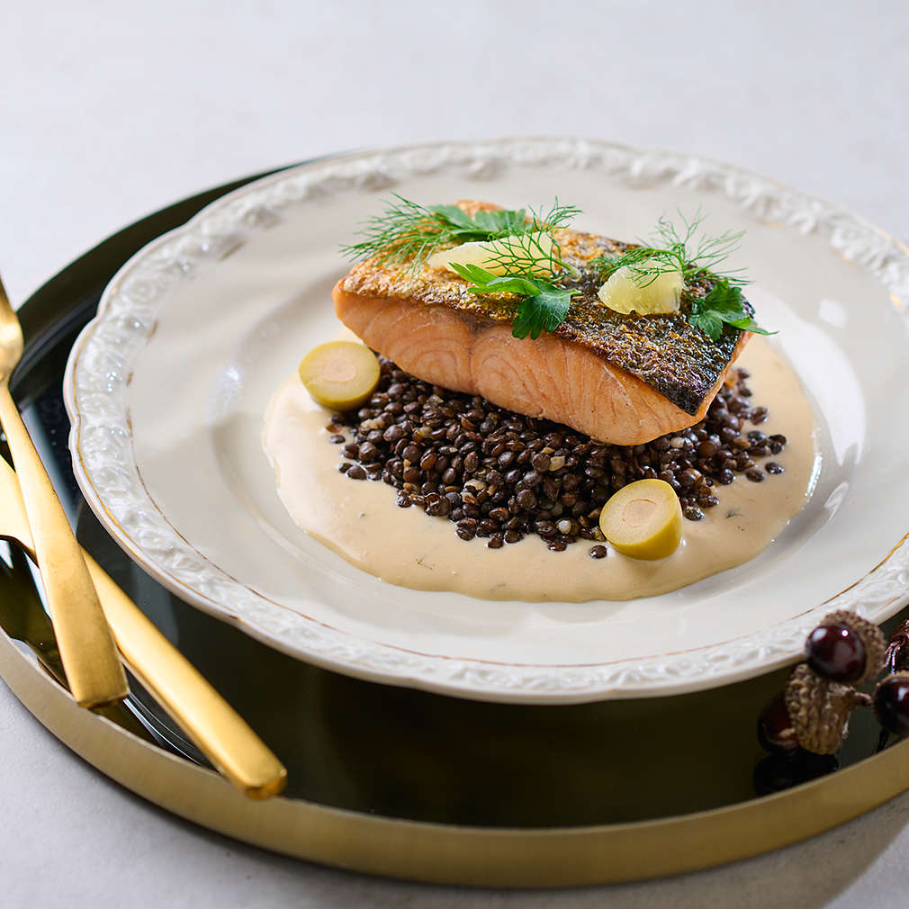 Recept | Opekaný filet z lososa s beluga šošovicou | Kaufland