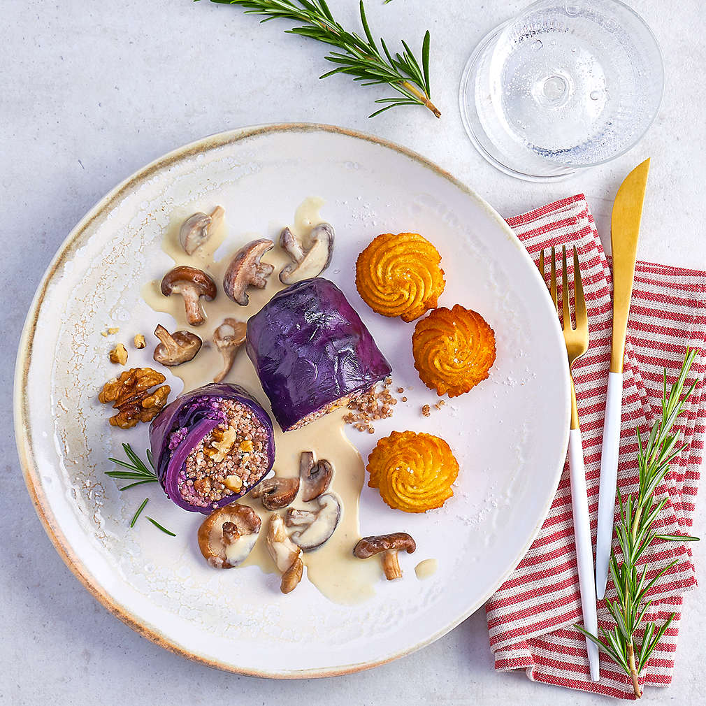 Rotkohlrouladen mit Quinoa und Pilzen - Rezept | Kaufland