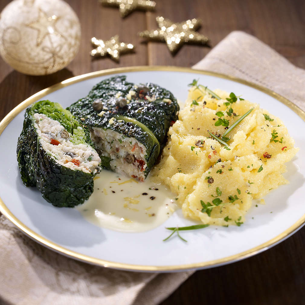 Wirsing-Kabeljau-Röllchen mit cremiger Polenta - Rezept | Kaufland